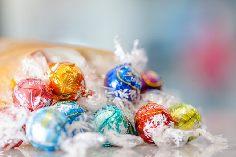 Lindt Chocolate Canada National Chocolate Day: 100 LINDOR Truffles for ...